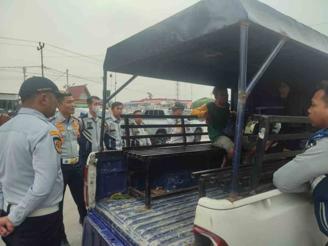 Jukir Tak Pakai Atribut Lengkap Mulai Ditangkap Dishub Pekanbaru ... Jukir Tak Pakai Atribut Lengkap Mulai Ditangkap Dishub Pekanbaru ...