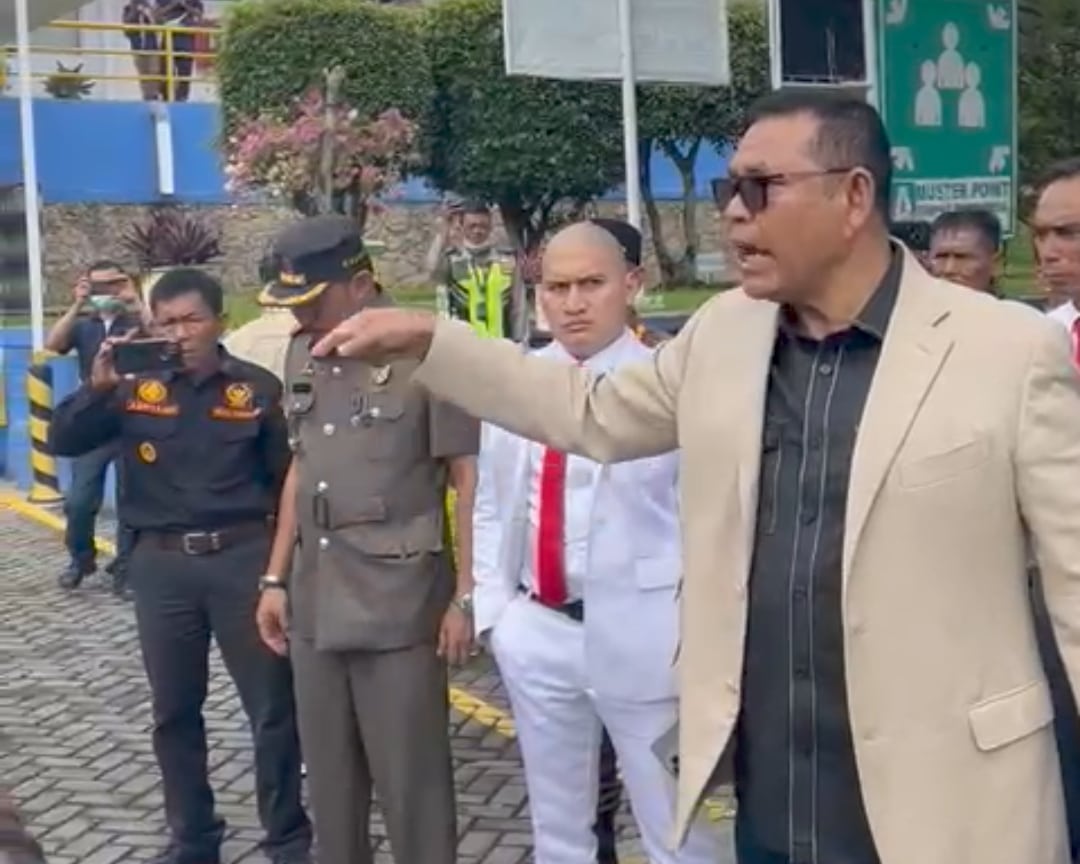 Viral Video Bupati Solok Epyardi Asda Marah PT Tirta Investama Aqua PHK ... Viral Video Bupati Solok Epyardi Asda Marah PT Tirta Investama Aqua PHK ...