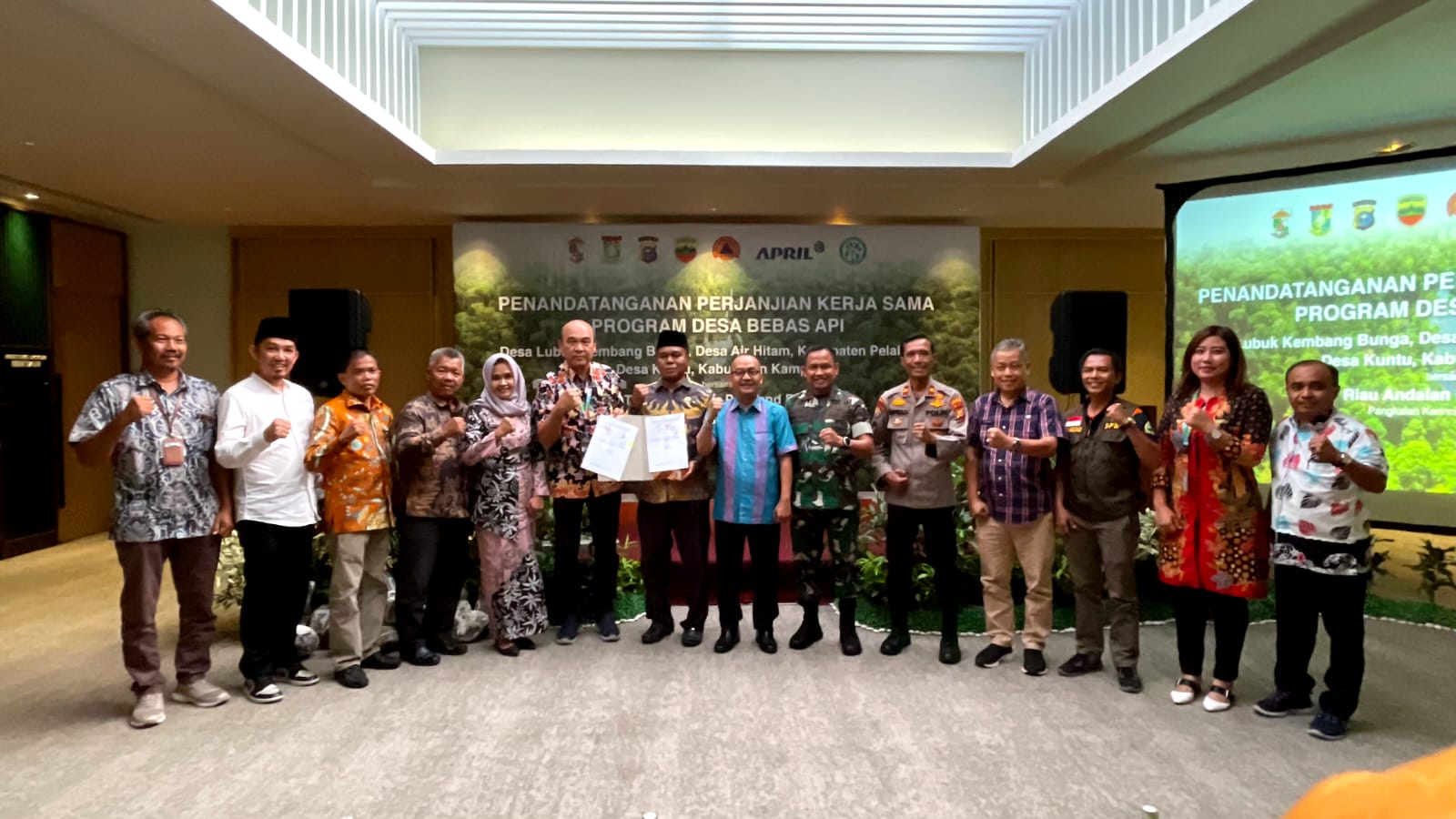 Program Desa Bebas Api PT RAPP, Dua Bupati Saksikan MoU dengan Tiga ... Program Desa Bebas Api PT RAPP, Dua Bupati Saksikan MoU dengan Tiga ...